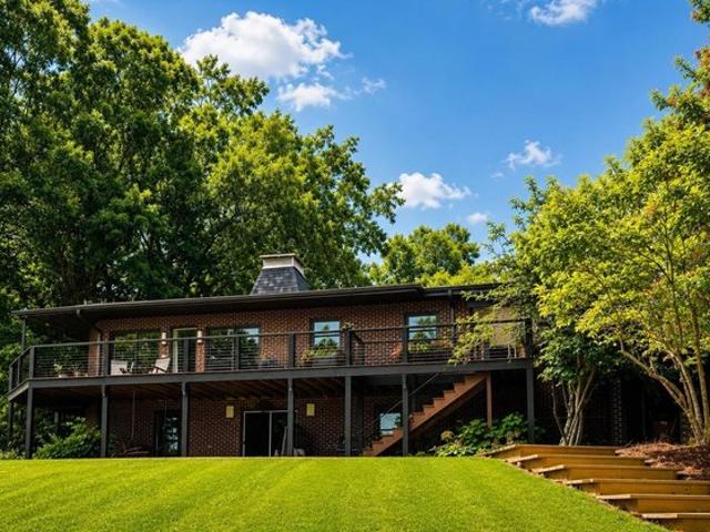 522 Sandshore Dr, Greenwood, SC 29649