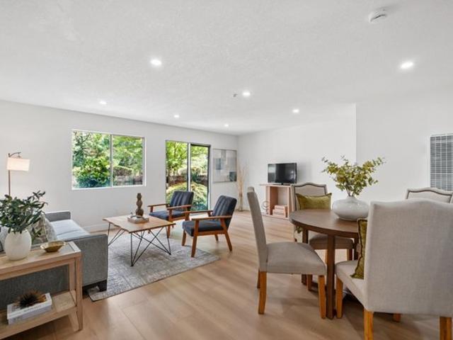 522 Santa Alicia Dr, Rohnert Park, CA 94928