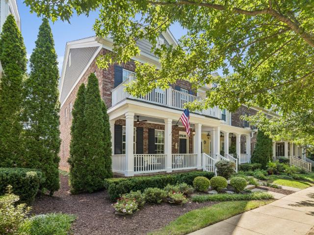 522 Sydenham Dr