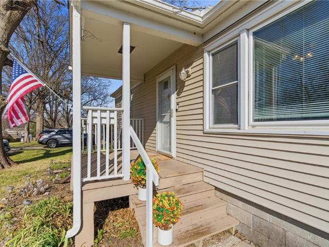 522 Pennsylvania St, Leavenworth, KS 66048 | Compass