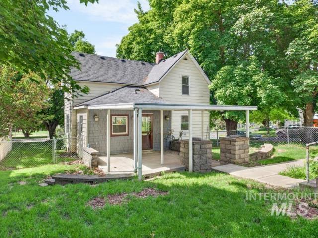 522 W A St