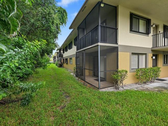 522 Trace Cir Apt 102, Deerfield Beach, FL 33441