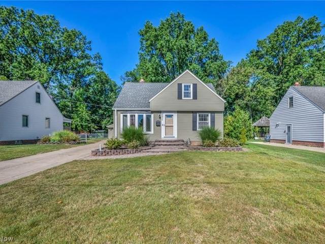 5234 Karen Isle Dr, Willoughby, OH 44094