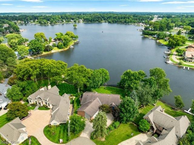 5234 Pinedrive Cir NW, Canton, OH 44718