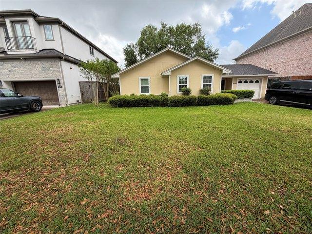 5235 Mimosa Dr, Bellaire, TX 77401
