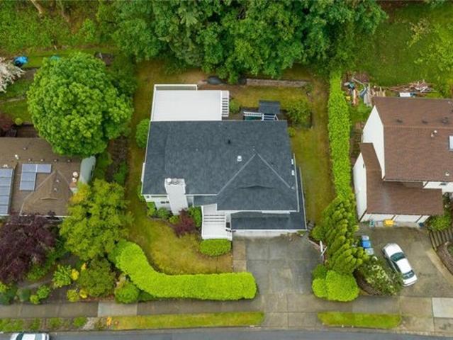 5235 Highland Dr, Bellevue, WA 98006