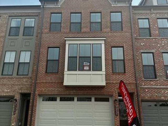 5237 Ridgeview Retreat Dr, Chantilly, VA 20151