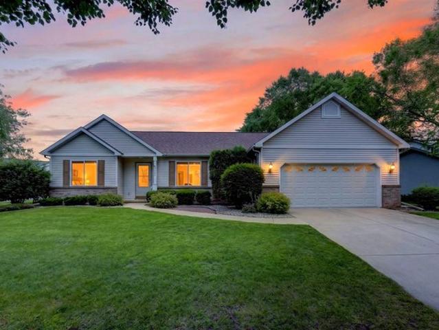 5237 Summer Ridge Dr, Madison, WI 53704