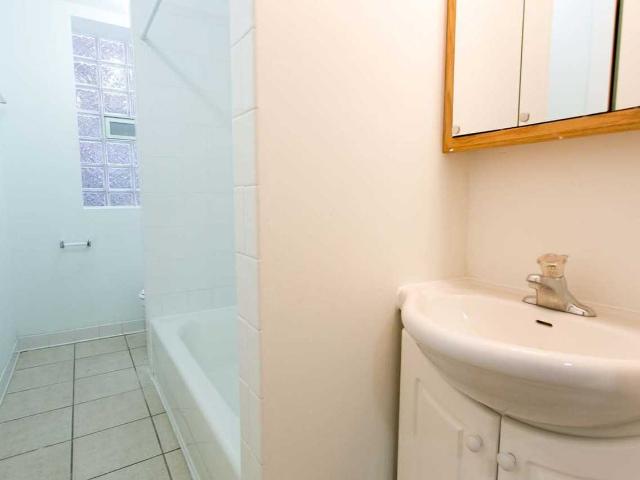 5237 5245 S. Kenwood Avenue 4 Bedroom Apartment for Rent at 5237 S Kenwood Ave, Chicago, IL 60615 Hyde Park