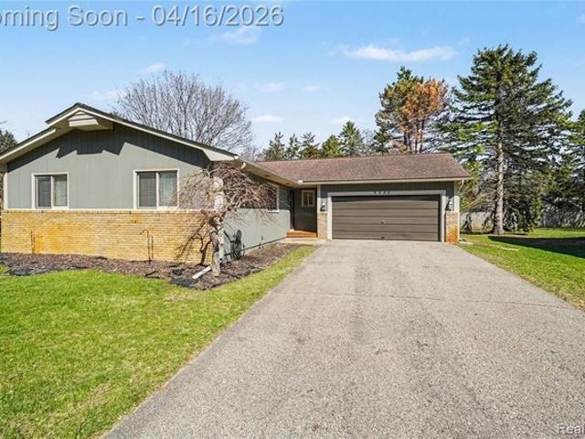 5238 Kristi Ln, Commerce Township, MI 48382