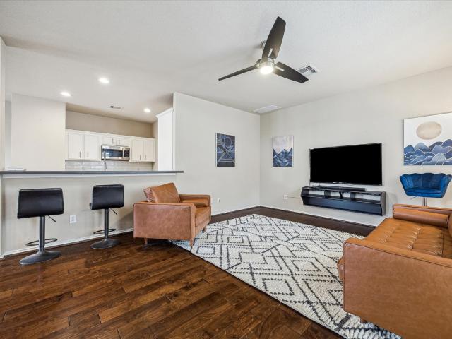 5239 Schuler St, Unit C, Houston, TX 77007 | MLS #32935 | Compass