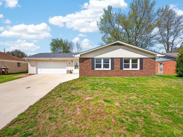 5230 Yellowwood Dr, Columbus, IN 47203