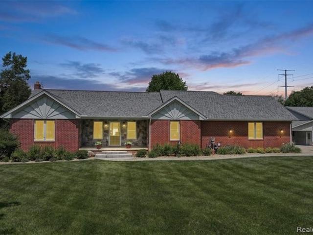 5233 Crawford Rd, Dryden, MI 48428