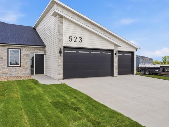 523 Bunyan Dr, Harrisburg, SD 57032