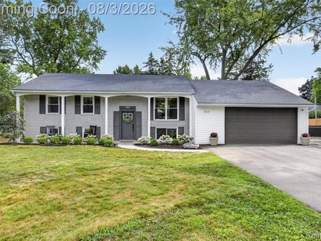 523 Glengary Rd, Wolverine Lake, MI 48390