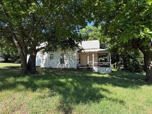 523 E 10th St, Chandler, OK 74834