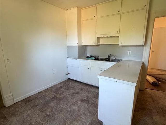 523 E 10th Street