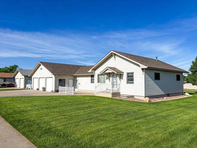 523 Edgerton Ave, Oakley, KS 67748