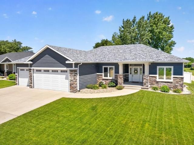 523 Kingston Cir, Sergeant Bluff, IA 51054