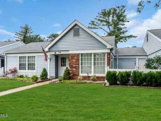 523 Huntington Drive Unit B
