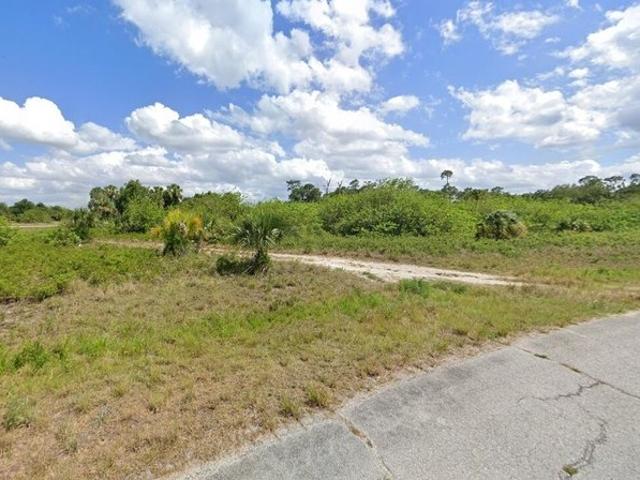 523 Independence Dr, Labelle, FL 33935