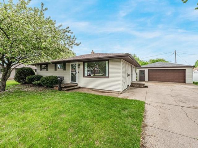 523 Margaret St, Combined Locks, WI 54113