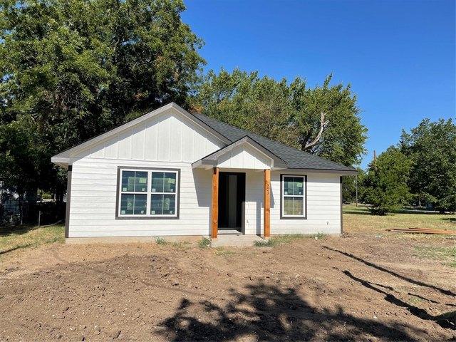523 N Weaver St, Gainesville, TX 76240