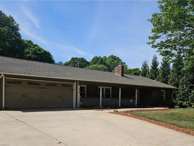 523 N Main St, King, NC 27021
