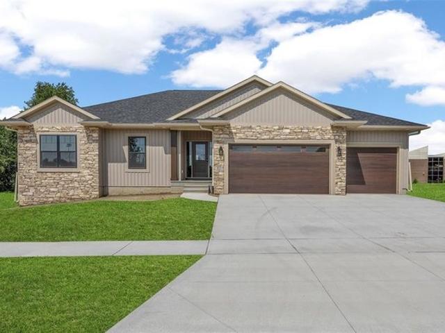 523 Rogers Ln, Center Point, IA 52213