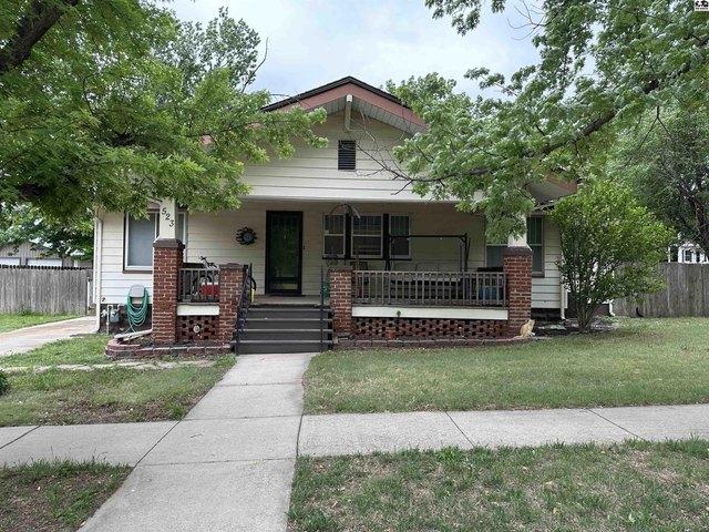 523 W 3rd St, Pratt, KS 67124