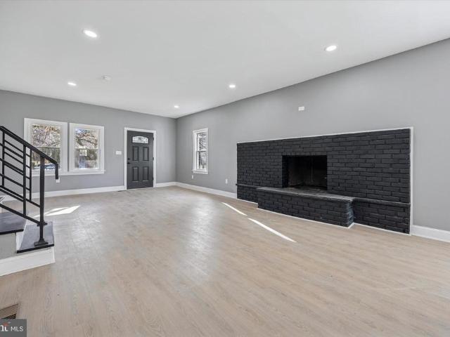 523 W Glenside Avenue