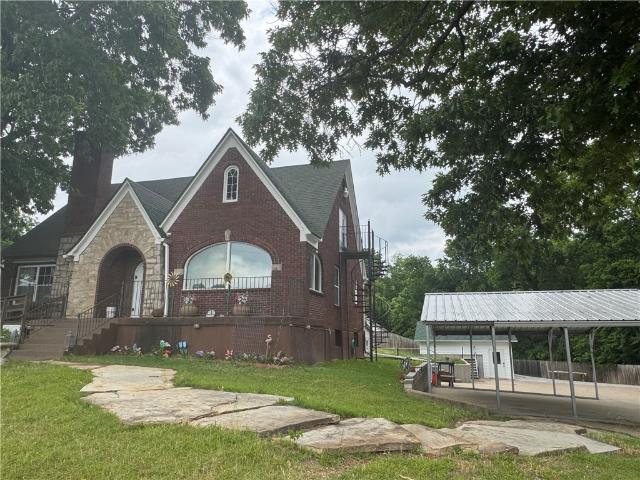 523 W Stephenson Avenue