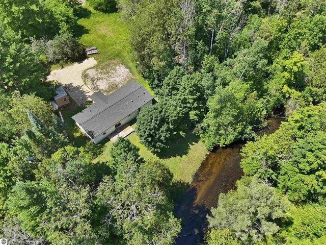 5244 NW Westhaven Dr, Rapid City, MI 49676