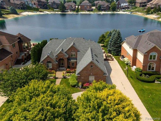 52455 Indian Summer Dr, Chesterfield Township, MI 48051