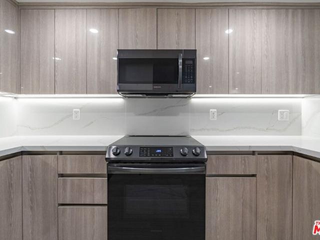 5245 Santa Monica Boulevard 325