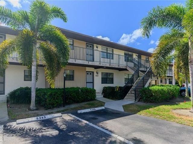 5245 Treetops Dr, Naples, FL 34113