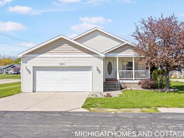 5245 W Scenic Turn Ln, Holland, MI 49423