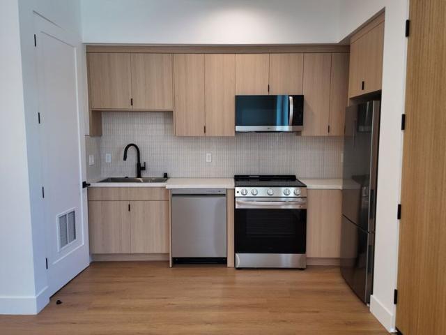 5246 Auckland Avenue 1/4