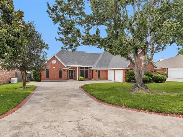 5246 Lakeshore Dr, Willis, TX 77318