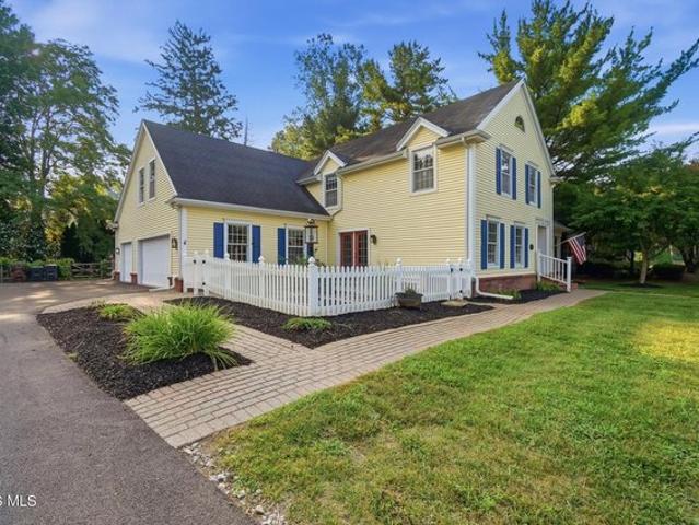 5246 Spring Creek Ln, Sylvania, OH 43560