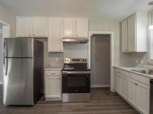 5247 Dupont Aveue North