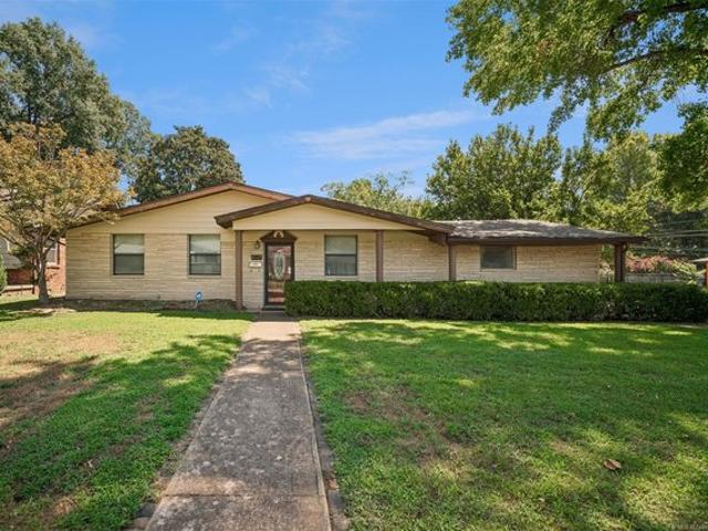 5247 S Columbia Ave, Tulsa, OK 74105