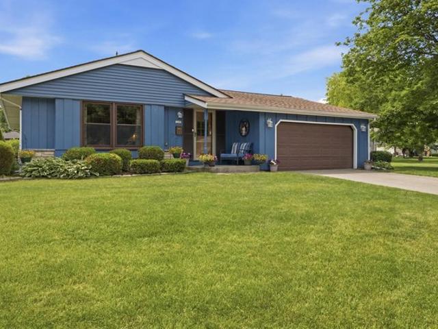 5249 Lakeside Dr, Greendale, WI 53129