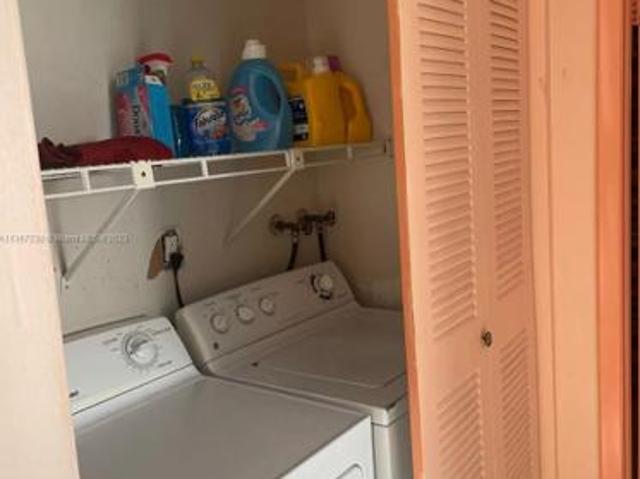 5249 7th St NW #512, Miami, FL 33126