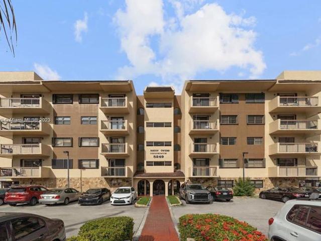 5249 7th St NW #301, Miami, FL 33126