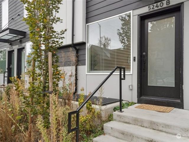 5240 Brooklyn Ave NE Unit B, Seattle, WA 98105