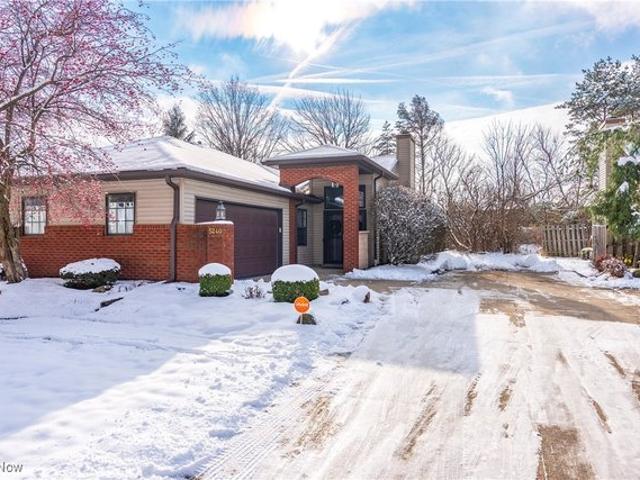 5240 Parkhurst Dr, Sheffield village, OH 44054