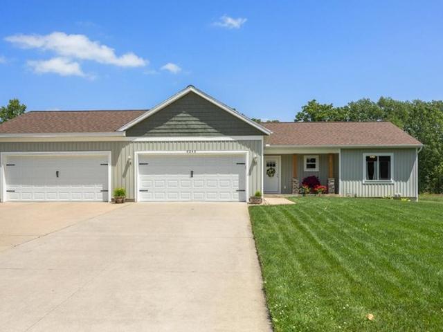 5242 N Point Dr, Pierson, MI 49339