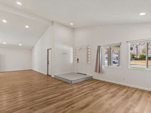 52438 Avenida Diaz