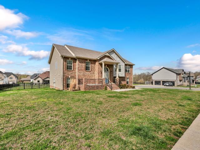 524 Cresthaven Ln